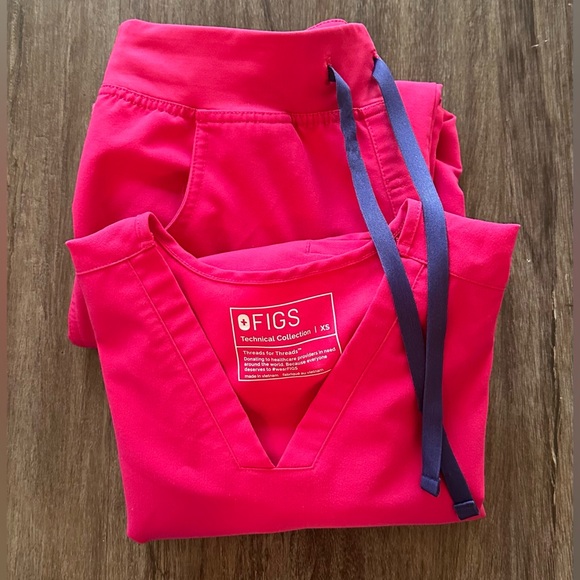 Figs | Pants & Jumpsuits | Figs Ultra Rose Scrub Set Casma 3 Pocket Top ...